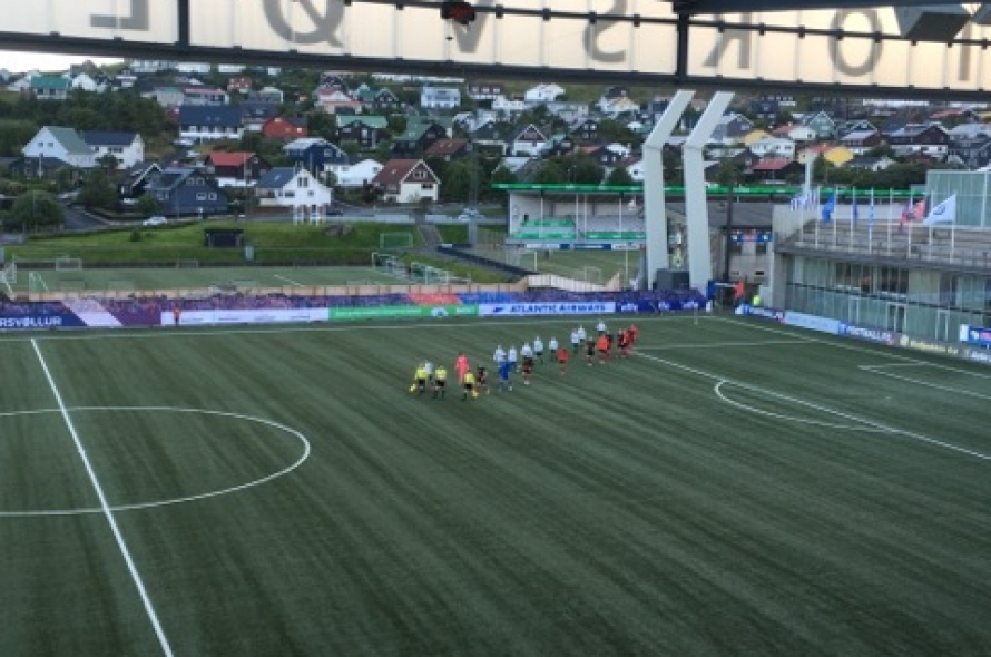 Roysni.fo | Beinleiðis: Finalan um Thomas Dam Intersport steypið