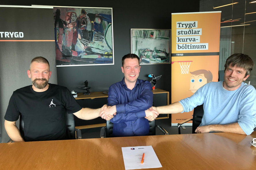 Roysni.fo | Trygd stuðlar kurvabóltinum