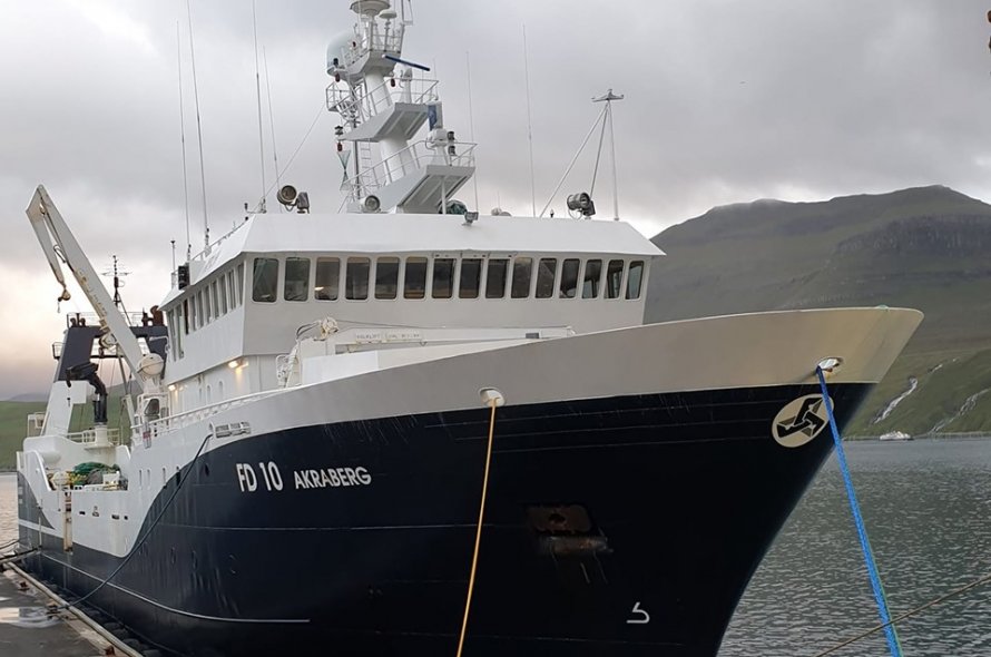 jn.fo | Akraberg kom fullfermdur á Fuglafjørð í morgun