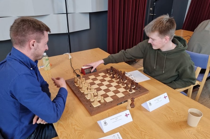 jn.fo | Javnt í toppdystinum