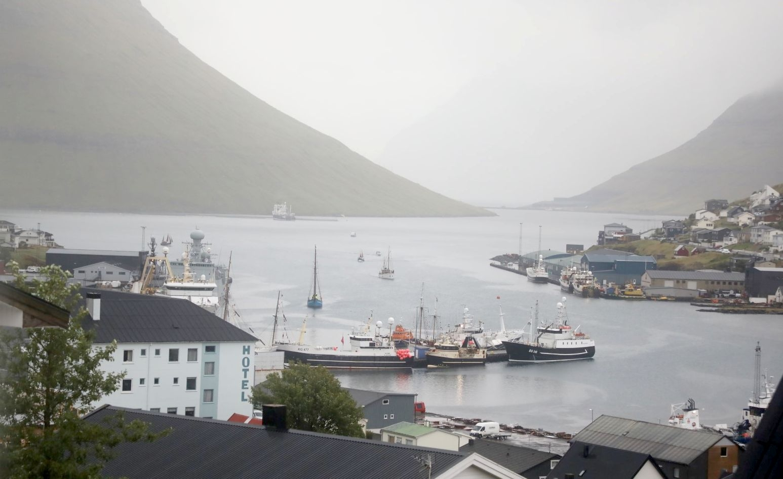 Fiskur.fo | Myndir: Sjómannadagurin settur í regninum