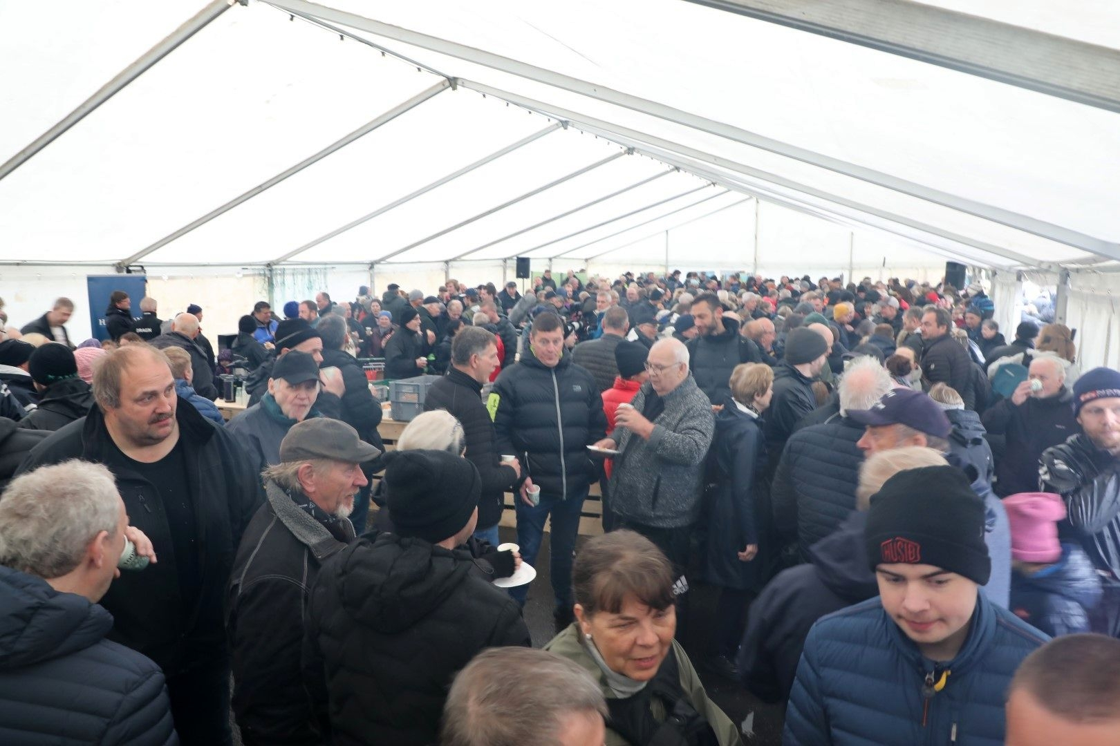 Fiskur.fo | Myndir: Sjómannadagurin settur í regninum