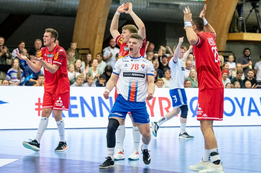 Roysni.fo | Javnt í hálvleikinum á Hálsi