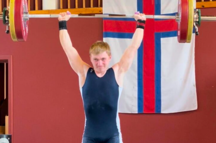 Roysni.fo | Niels Áki Mørk lyftir fyri Merkið við NJM í Íslandi