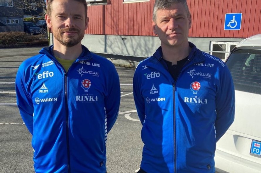 jn.fo | HSF: Ingi Olsen og Agnar Joensen loysa Sonni Larsen av