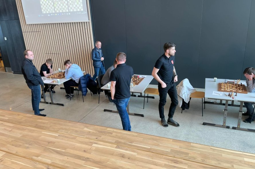 jn.fo | Talv FM: Helgi Dam Ziska og Rógva Egilstoft telvaðu javnt