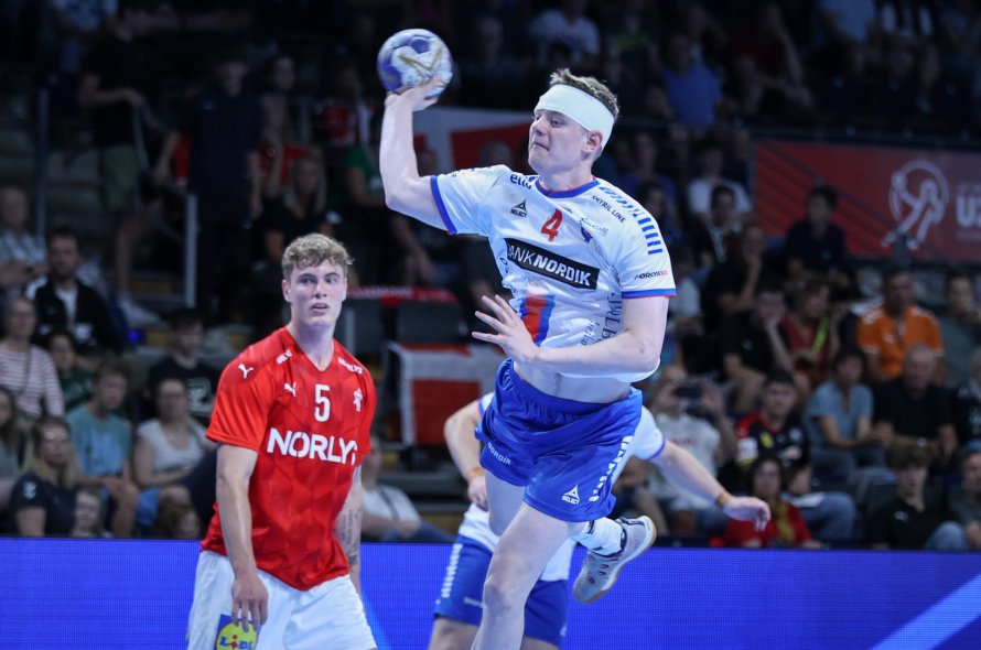 Roysni.fo | Valur er nú í topp-trý