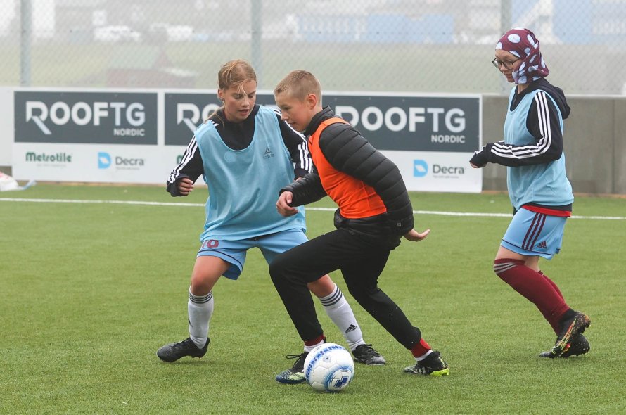 Roysni.fo | 135 á fótbóltsskúla á Argjum