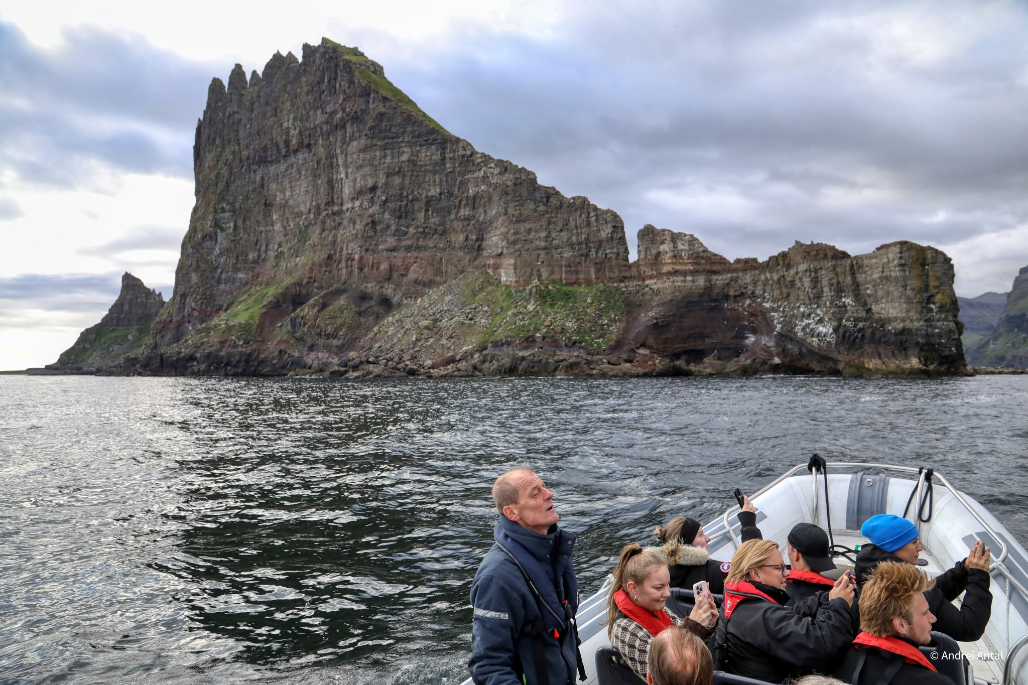 Dagur.fo | Vesturskin og sólsetur: Gjørdu kvøldartúr út í Tindhólm