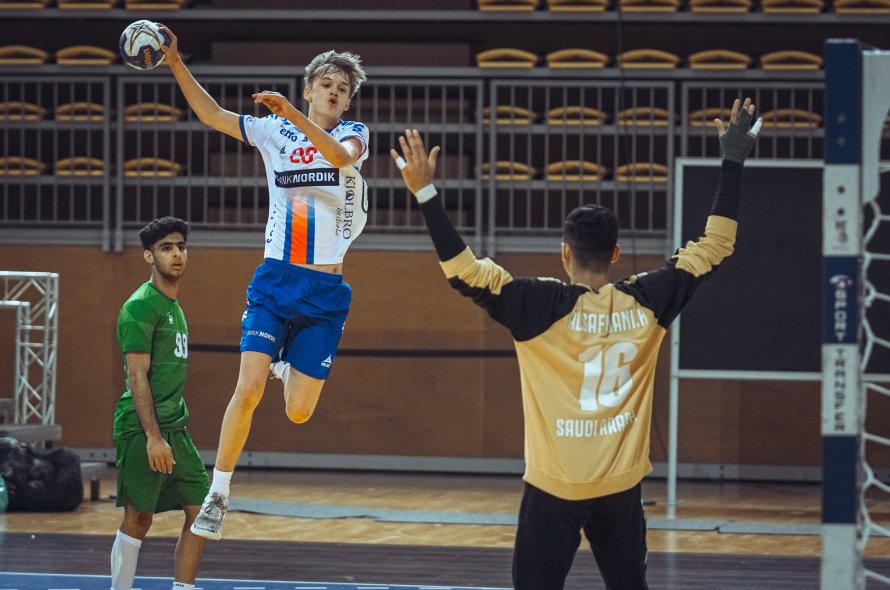 Roysni.fo | U18 og U20: EM-lutakast í morgin