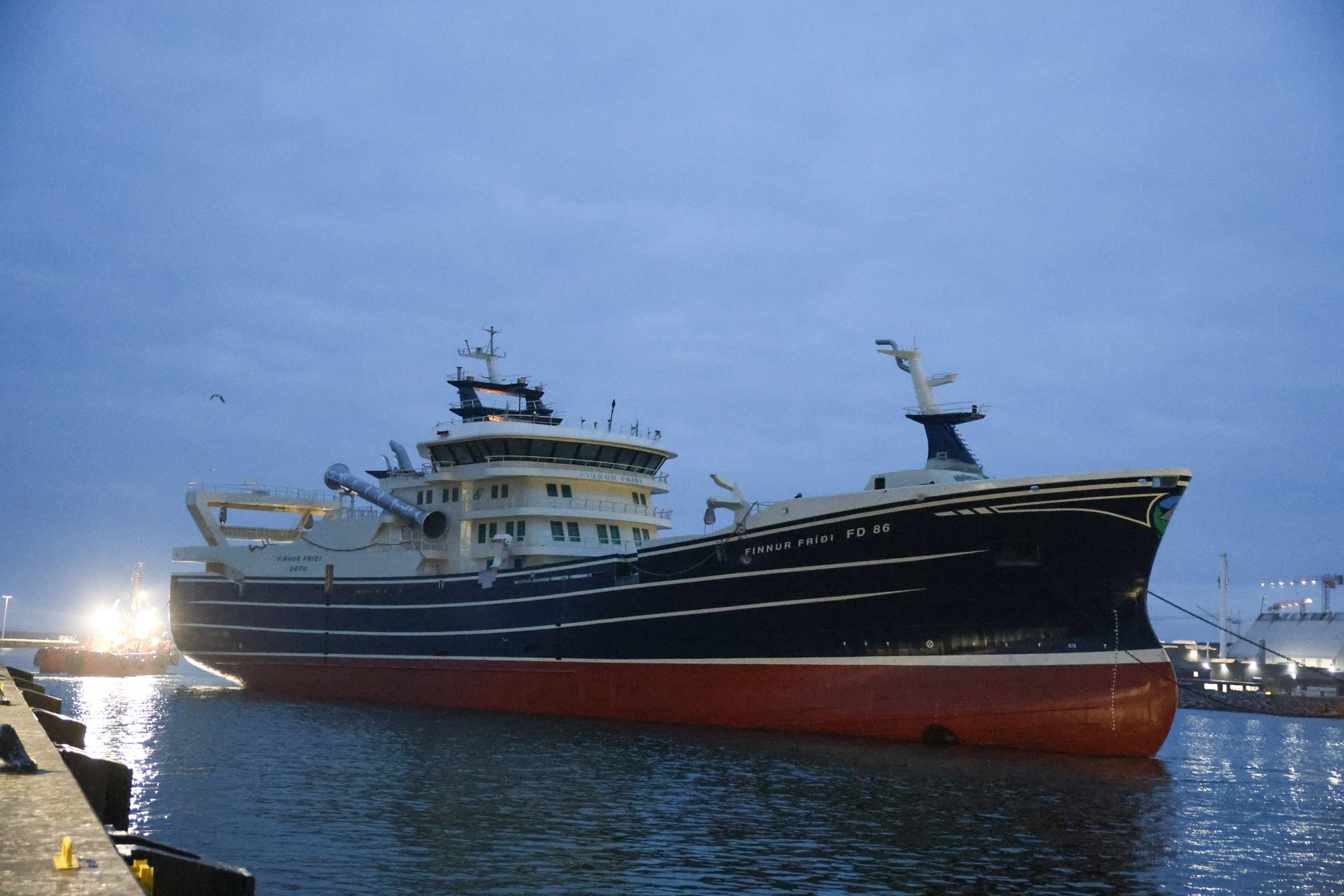 Fiskur.fo | Myndir: Nýbygningurin hjá Varðanum komin til Skagen