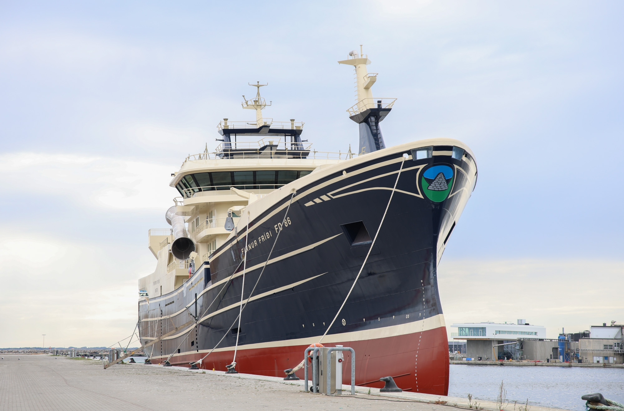 Fiskur.fo | Myndir: Nýbygningurin hjá Varðanum komin til Skagen