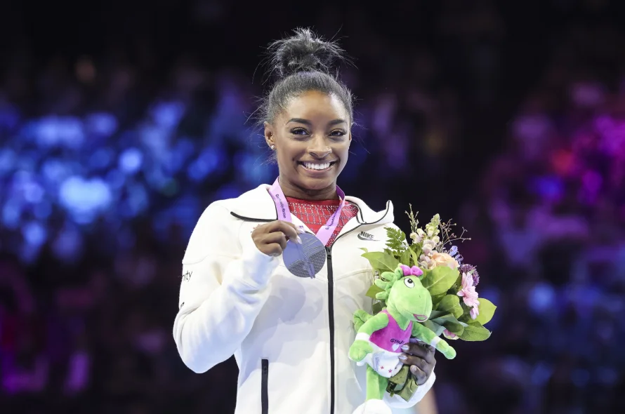 Roysni.fo | Simone Biles skrivar søgu