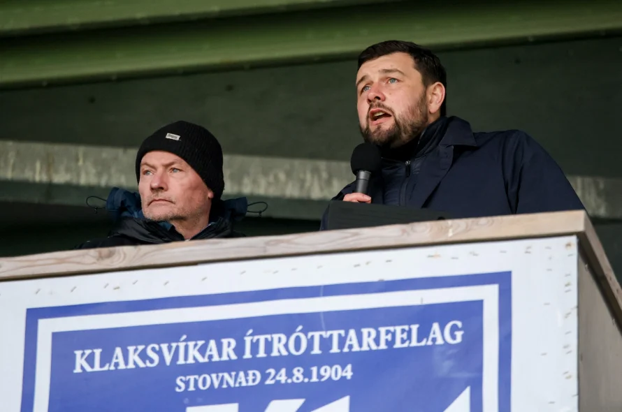 Roysni.fo | Viðmerkjari: - Hví kunnu hesir fótbóltsspælararnir ikki ...