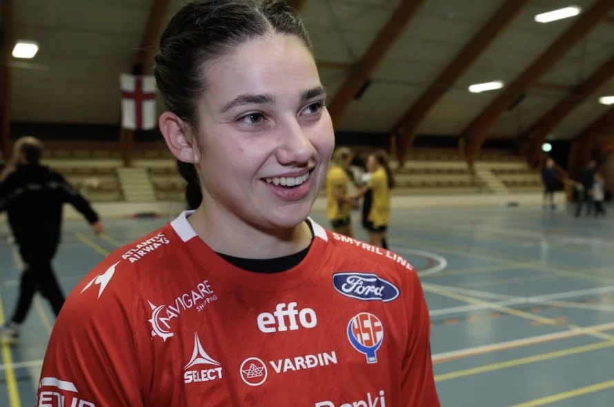 Roysni.fo | Video: Rakul vil ikki rósa sær sjálvari