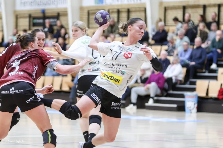 Roysni.fo | - Hon hevur ein ógvuliga góðan hondbóltsheila - serliga ...