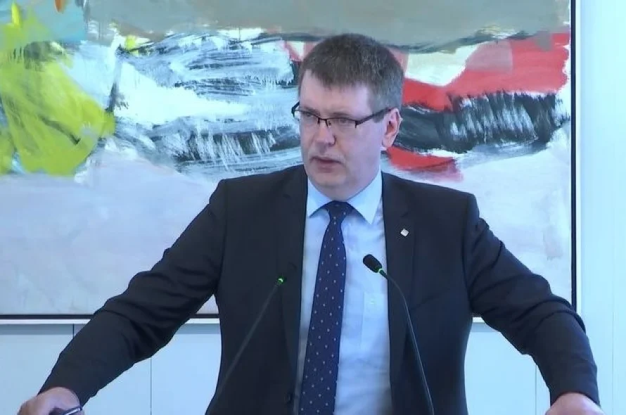 jn.fo | Landsstýrið rindar við donskum pengum