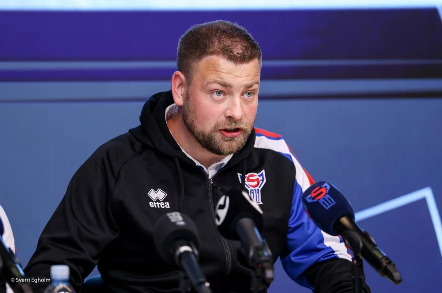 Roysni.fo | U21: Ólavur Mikkelsen hevur tikið júst sama hóp út